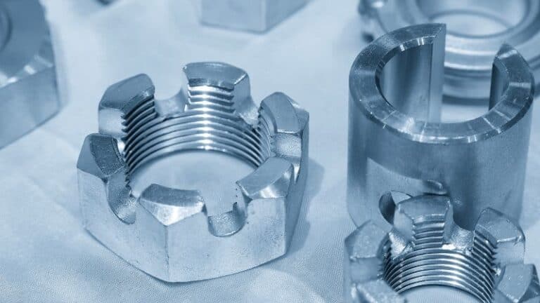 Was ist eine Kronenmutter: Definition, Funktion und Verwendung